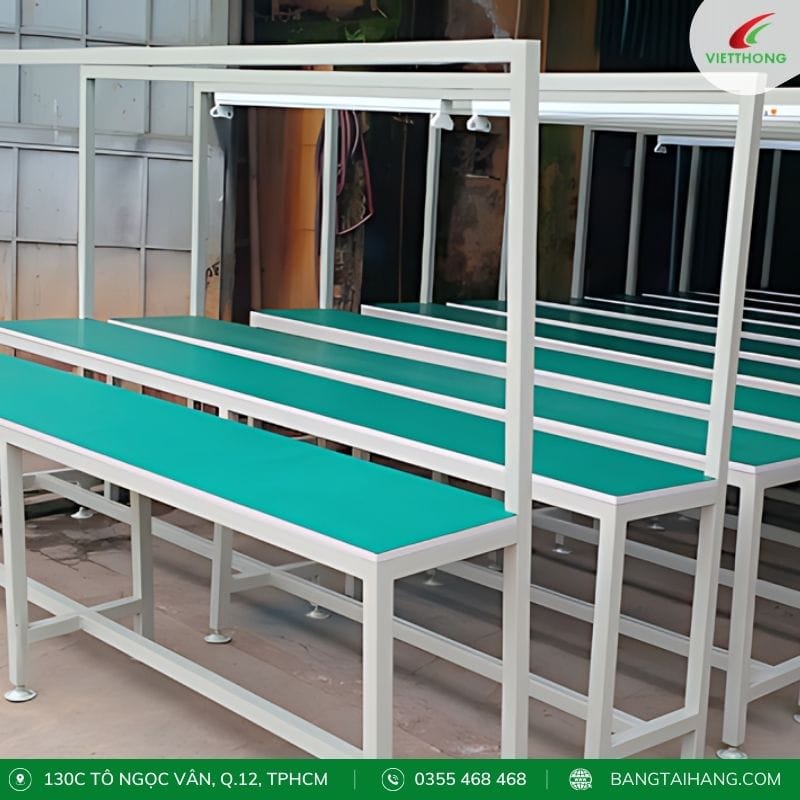 Bàn Thao Tác Khung Thép Giá Rẻ Cho Công Nhân Làm Việc